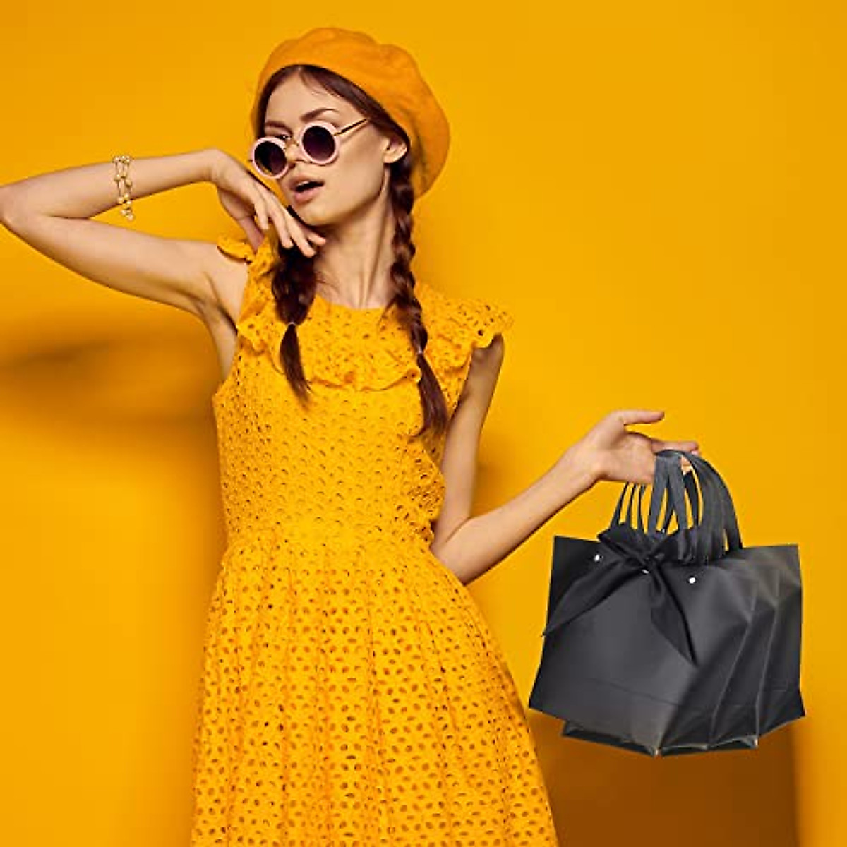 20 Pcs Gift Bags with Handles Cute Party Favor Bags Treat Bags for Birthday Party Paper Bridal Shower Favor Bags Ribbon Bow Gift Wrap Bags for Wedding Valentine's Day (Black, Small)