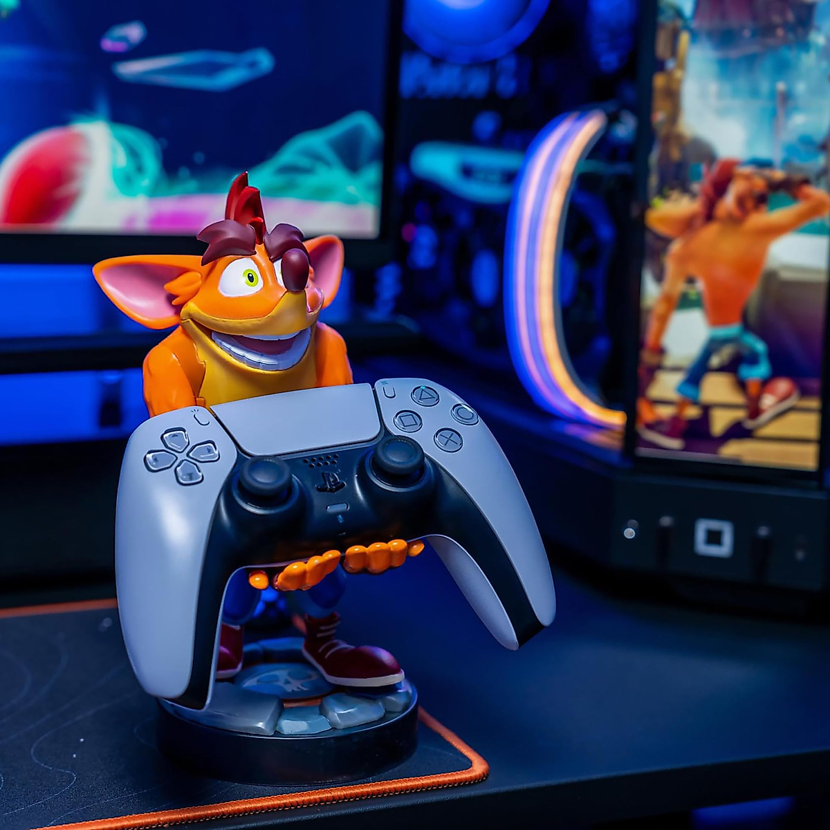 Exquisite Gaming: Crash Bandicoot Trilogy - Original Mobile Phone & Gaming Controller Holder, Device Stand, Cable Guys, Licensed Figure