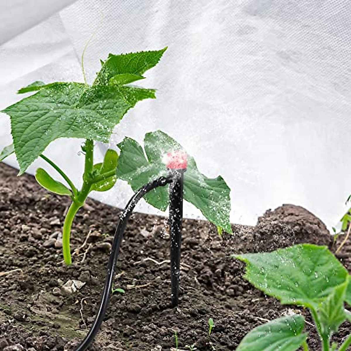 200 Pcs Drip Irrigation Emitters Drip Irrigation System Drip Irrigation Parts Adjustable 360 Degree Water Flow Fan Sprayer for 1/4 Inch 4mm/7mm Irrigation Tube Hose Patio Watering System (Red Black)