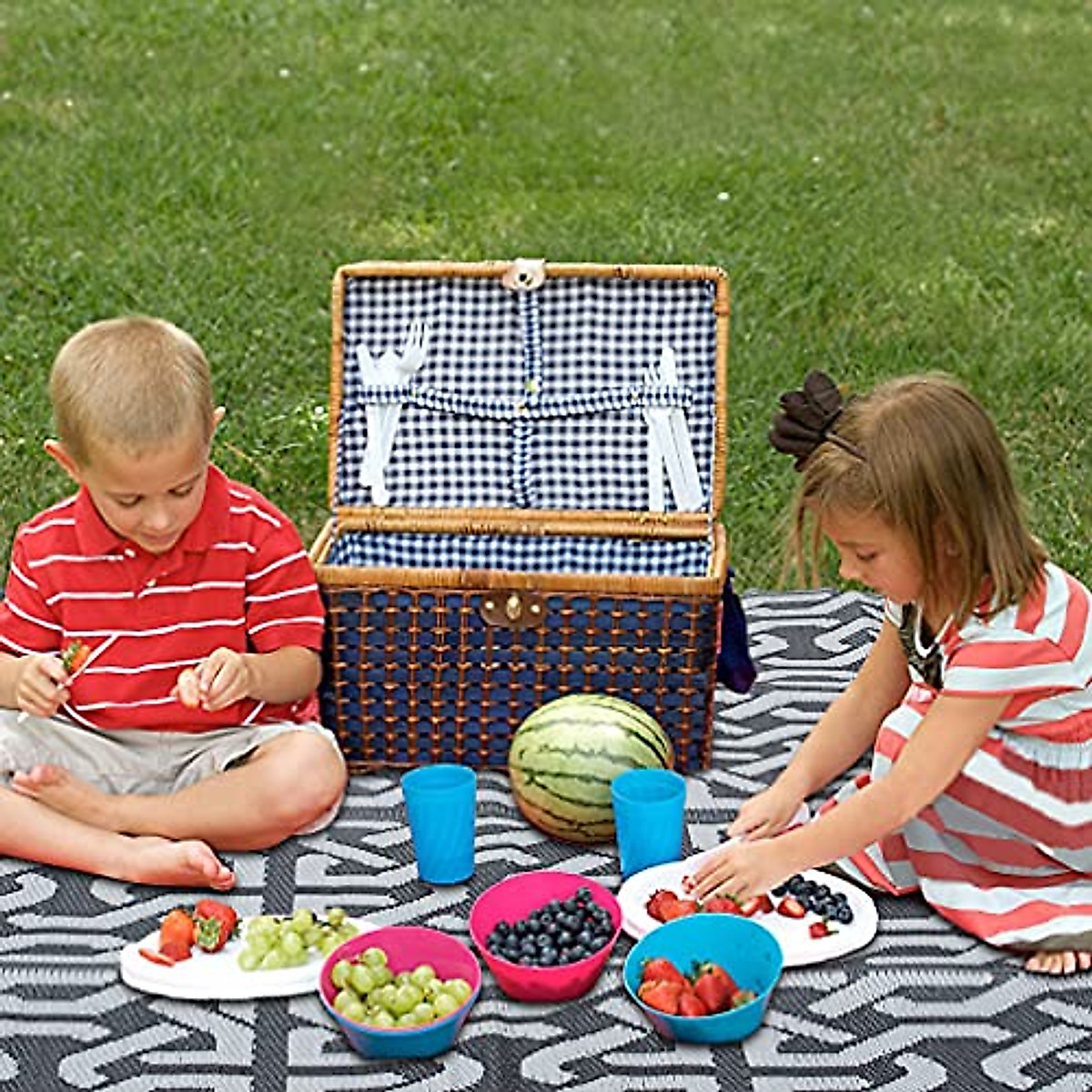 SAND MINE Reversible Mats, Plastic Straw Rug, Modern Area Rug, Large Floor Mat and Rug for Outdoors, RV, Patio, Backyard, Deck, Picnic, Beach, Trailer, Camping (5' x 8', Black & Grey)