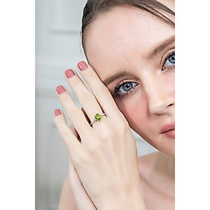 GemStar USA Sterling Silver Peridot and White Topaz Oval Crown Ring, Size 10