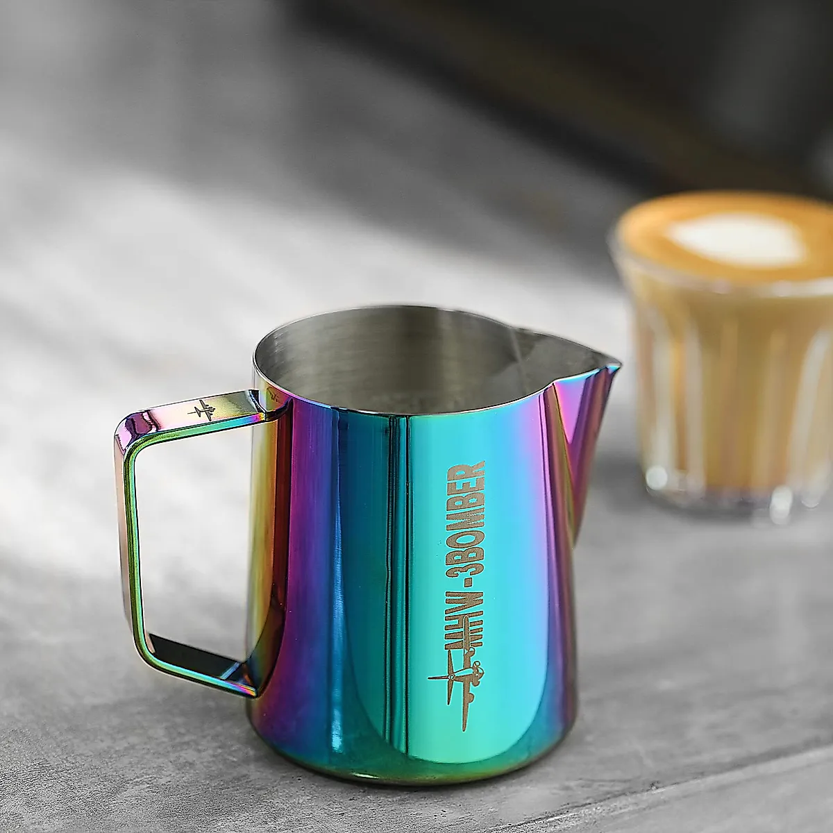 MHW-3BOMBER Milk Frothing Pitcher 16.9oz/500ml Latte Art Pitcher Stainless Steel Espresso Steaming Pitcher Colorful Barista Milk Jug P5911C