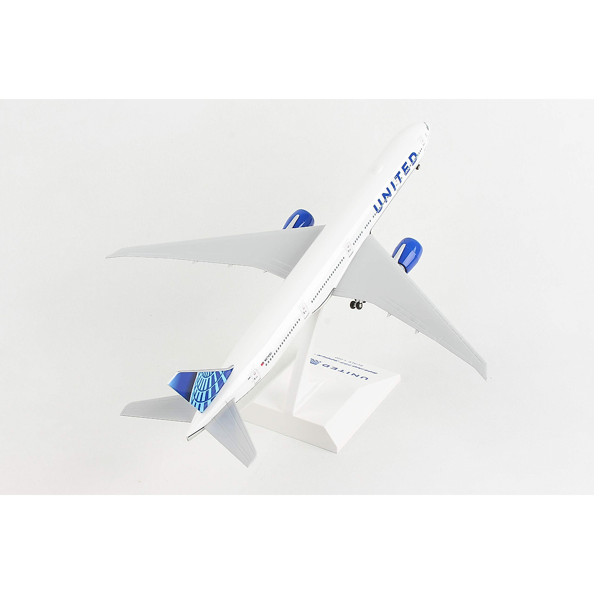 Daron SkyMarks United 777-300ER 1/200 w/Gear SKR1054 2019 Blue Livery, White