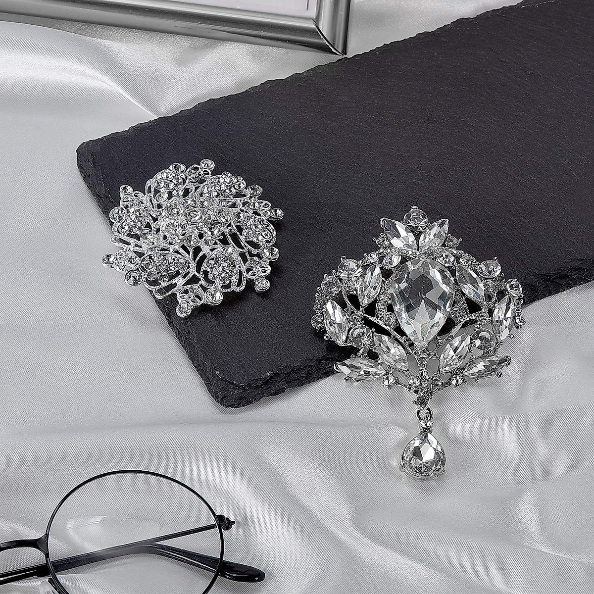 Geyoga 4 Pcs Women's Rhinestone Brooches Set Flower Crystal Brooches Pins Vintage Wedding Brooches for Banquet Wedding Graduation Daily Jewelry Supplies