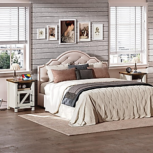 HOOBRO Farmhouse Nightstand with Charging Station, 18“ End Table with Barn Door Storage Space, Wooden Side Table with Outlets and USB Ports, Night Stand for Bedroom, Office, Antique White WH175UBZ01