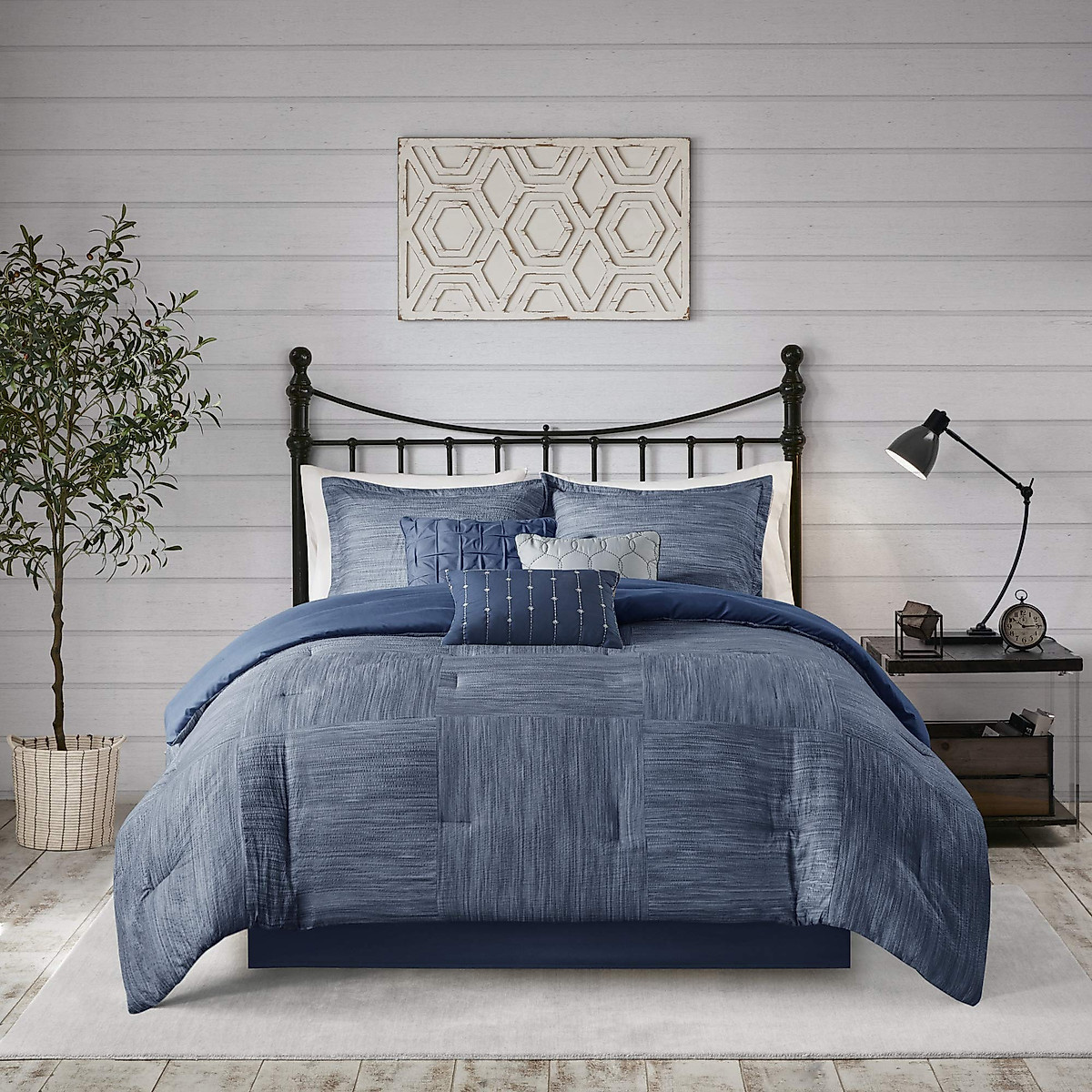 Madison Park Walter Comforter-Luxe Seersucker Print Design All Season Down Alternative Bedding, Matching Shams, Bedskirt, Decorative Pillows, California King (104 in x 92 in), Navy