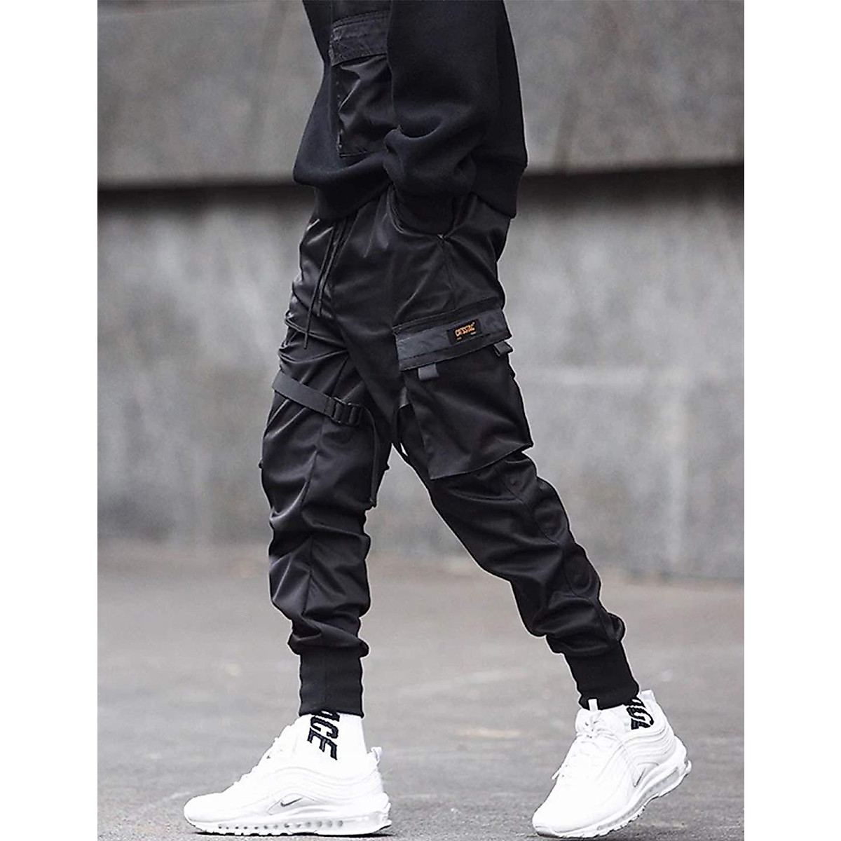 PAODIKUAI Men Techwear Matte Black Jogger Pants Relaxed Fit Streetwear Pants with 6 Pockets (Black, Medium)
