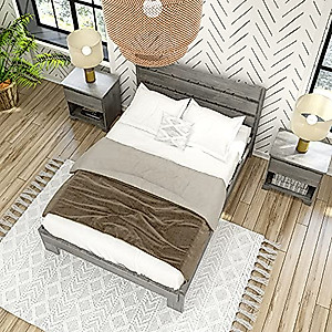 Max & Lily Modern Farmhouse Platform Bed with Plank Headboard, Full, Driftwood
