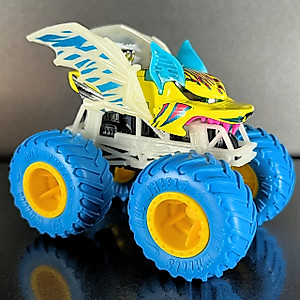 Hot Wheels 2023 Monster Trucks 1:64 Scale Diecast Glow in The Dark Battitude