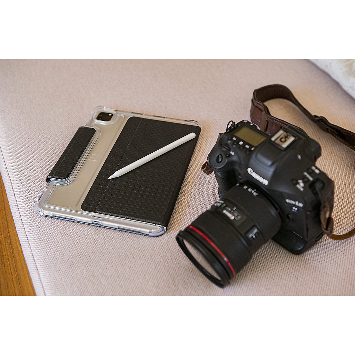 URBAN ARMOR GEAR [U] by UAG iPad Pro 11" (4th/3rd Gen 2021-2022), iPad Air 10.9 (5th/4th Gen) Case Lucent Slim Shockproof Smart Folio Protective Cover with Auto/Sleep Wake & Pencil Holder, Black/Ice