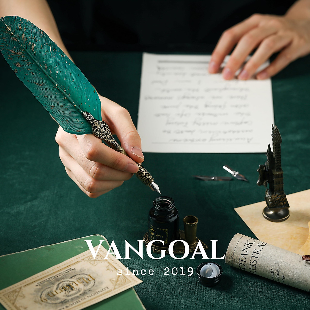 VANGOAL Feather Pen and Ink Set, Glittering Quill Pen Set Antique Calligraphy Dip Pen with Ink, 2 Replacement Nibs, Pen Stand Base, Luxury Vintage Signature Pen (Green)