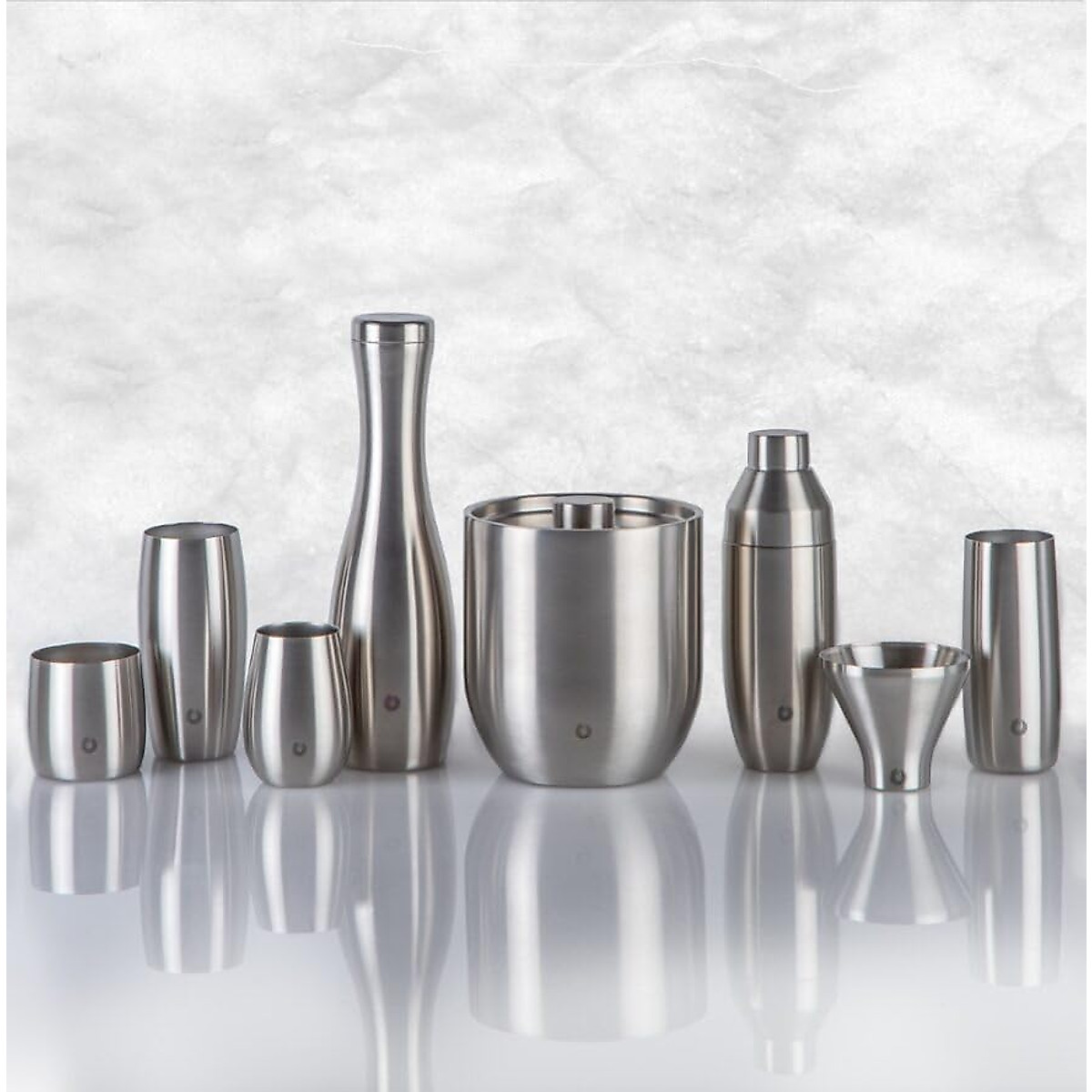 SNOWFOX C90024-01 Premium Vacuum Insulated Stainless Steel Cocktail Shaker - Home Bar Accessories - Elegant Drink Mixer - Leak-Proof Lid With Jigger & Built-In Strainer - 22oz.