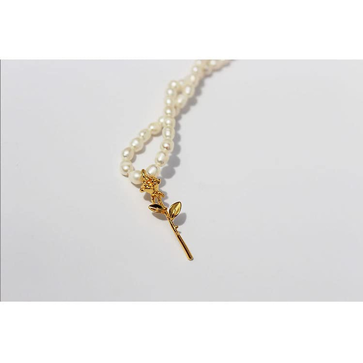 Cosfog Rose Flower Pendant Pearl Necklace, Natural Freshwater Pearl Choker Chain, 18K Plated Brass Rose Flower Pendant Necklace, Trendy Charm Rose Jewelry Gift for Women Girl