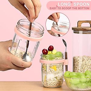 KAIZHOUZHOU 16oz Glass Mason Overnight Oats Jars, Cereal, Yogurt, Salad Lunch,Glass Overnight Oats Containers with Lids and Spoon, Container with Measurement Marks -(Grey&Pink-2Pcs)