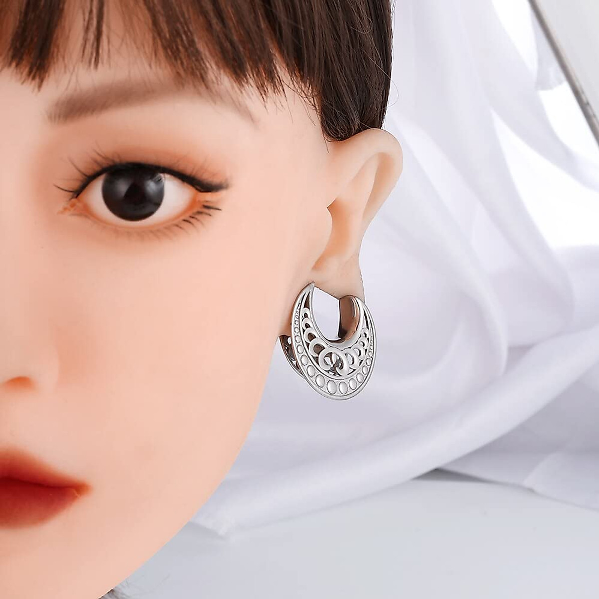 Casvort 2 PCS 10mm (00g) Hypoallergenic 316 Stainless Steel Silver Aesthetic Opening Saddle Tunnels Hangers Ear Gauges Plugs Stretcher Earring Piercing Body Jewelry