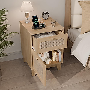 Modern Rattan Nightstand Set of 2, Wicker Rattan Stand with Drawer and Charge Station, Wooden Bedside Table for Small Spaces, Natural Wood Side Table for Bedroom (with Charging Station, 2)