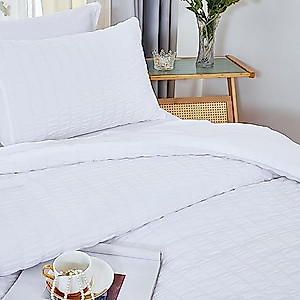 AveLom White Comforter Queen Size Set with Sheets - 7 Pieces Bed in a Bag Seersucker Complete Bedding Set, All Season Lightweight Bed Set with Comforter, Sheets, Pillowcases & Shams
