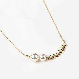 Japanese 4.5-5.5mm Akoya Cultured Pearl Pendant Necklace for Women with 18K Yellow Gold | Elegant Design Excellent Gift | Pearl Necklace