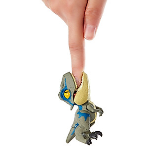 Mattel Jurassic World Snap Squad Dinosaur Toys, Small Dino Figures with Opening Clip-On Jaws, Portable Collectibles