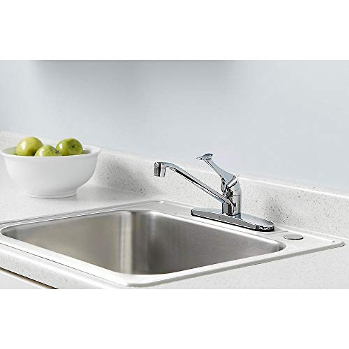 Single-Handle Standard Kitchen Faucet in Chrome