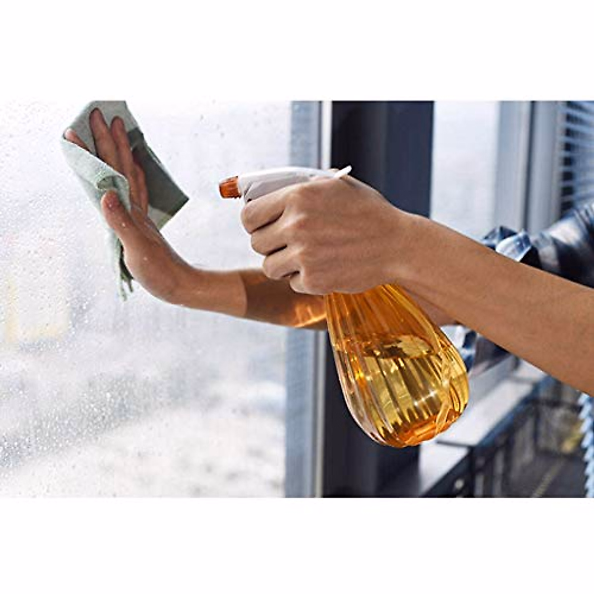 HALOUK Plastic Refillable Spray Bottle, Empty Adjustable Nozzle All-Purpose for Hair Garden-B-600ml