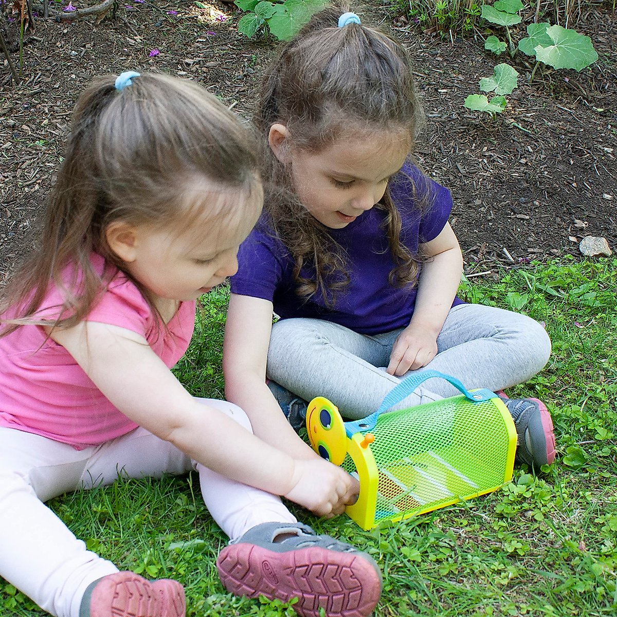 Melissa & Doug Sunny Patch Giddy Buggy Bug House Toy With Carrying Handle and Easy-Access Door