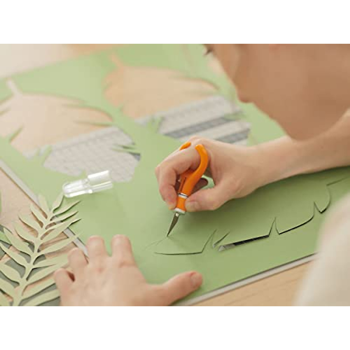 Fiskars Softgrip FingerTip Art Knife, Finger-Handicraft Knife/Blade, for Right- and Left-Handed People, Total Length: 10,7 cm, Quality Steel/Plastic, Orange, 1024409