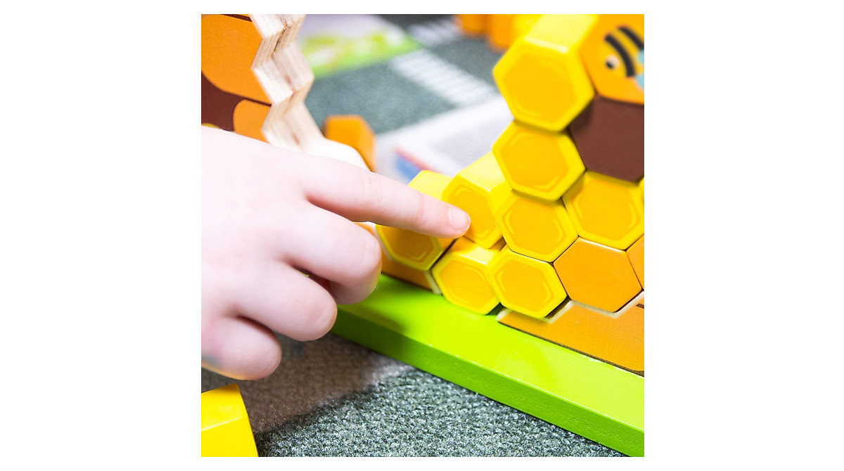 Honeycomb Havoc: Fun Board Game for Kids