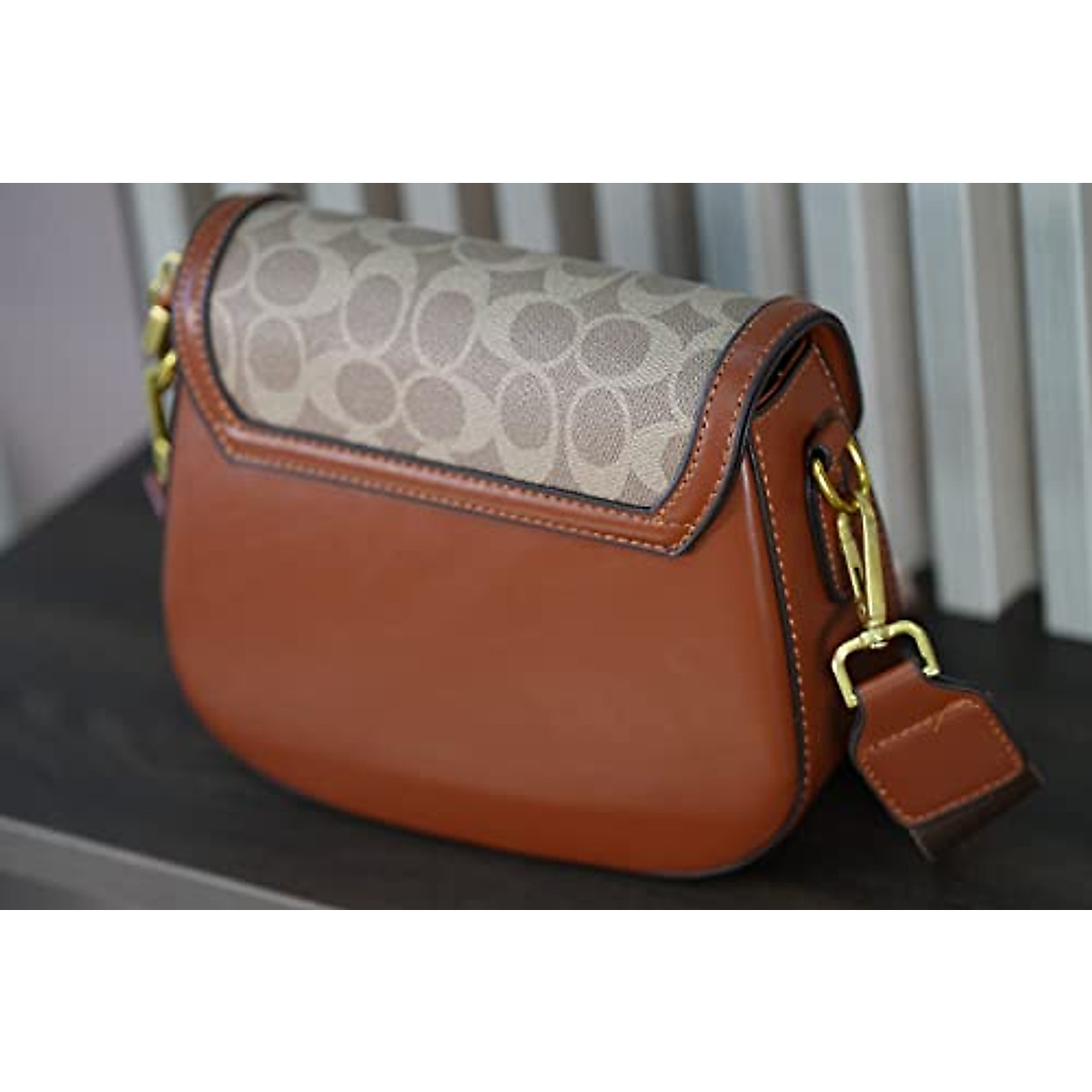 Small Crossbody Bags for Women - Leather Purse Handbag - Fashion Design - Golden Buckle (Light Brown)