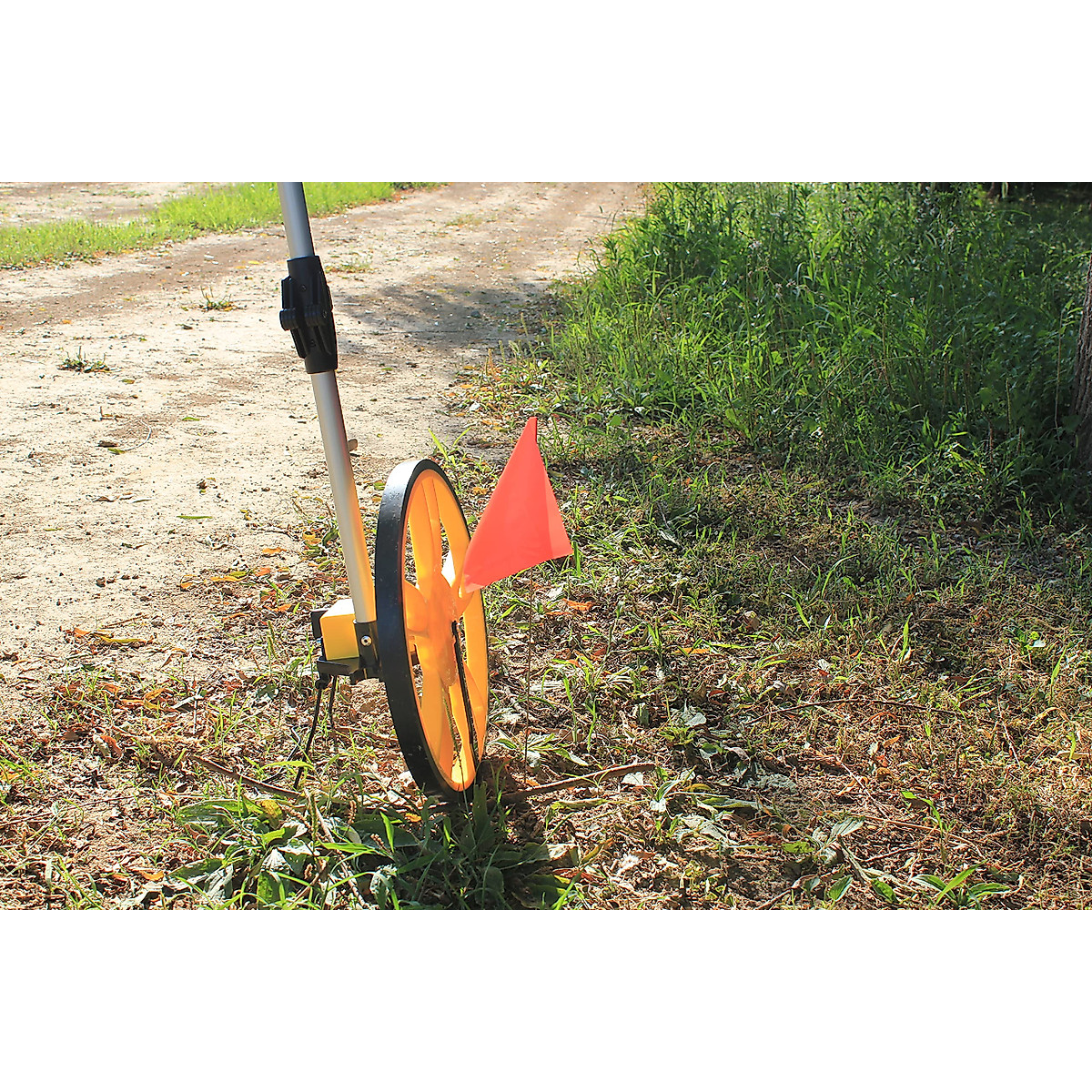JIZHGRAD White Marking Flags for Lawn, 100 Pack Yard Flags | 4x5x16 Inch, Boundary Flags Dog Training,Marker Flags,Invisible Fence, Lawn/Survey/Landscape/Sprinkler/Surveyor/Stake Flags