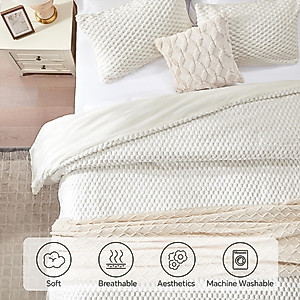 BEDELITE Fluffy Queen Comforter Set - Cream White Fleece Soft Comforter for Queen Size Bed, Luxury Warm Bedding Set for Winter, Fuzzy Bed Set 3 Pieces (1 Comforter, 2 Pillowcases)