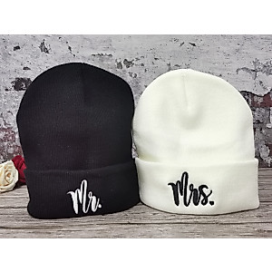 Hepandy Mr and Mrs Beanies Matching Skullies Hats Couples Set, Embroidered Black White Winter Warm Knit Knitted Hat, Honeymoon Wedding Gift