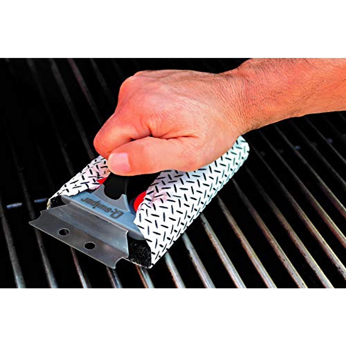Q-Swiper BBQ Grill Cleaner Set - 1 Grill Brush with Scraper and 25 BBQ Grill Cleaning Wipes | No Bristles & Wire Free | Safe Way to Remove Grease and Grime for A Clean and Healthy Grill!