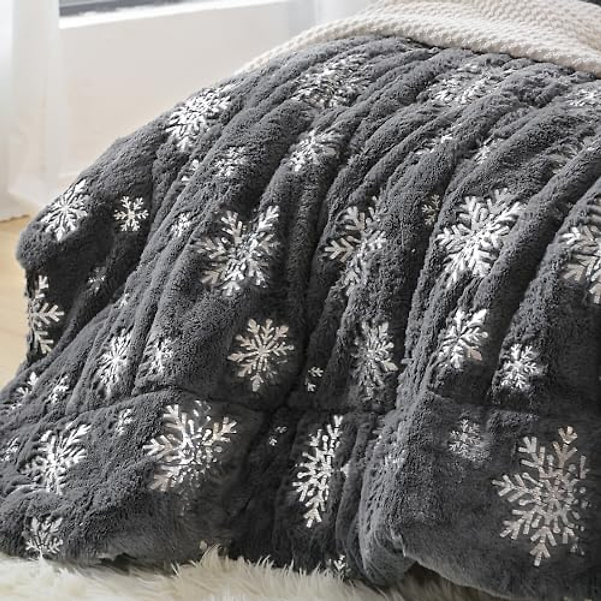 YIRDDEO Grey Duvet Cover Queen with Silver Snowflake 3 Pieces Christmas Bedding Duvet Cover Sets for Queen Size Bed Soft Microfiber Duvet Winter Plush 2 Pillow Cases