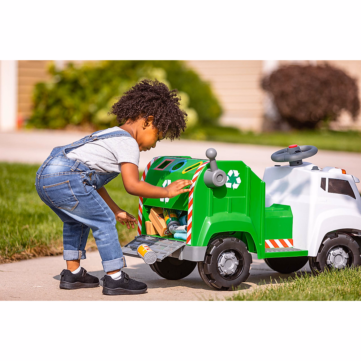 Kid Trax Real Rigs Toddler Recycling Truck Interactive Ride On Toy, Kids Ages 1.5-4 Years, 6 Volt Battery and Charger, Sound Effects, 9 Recycling Accessories Included,Green