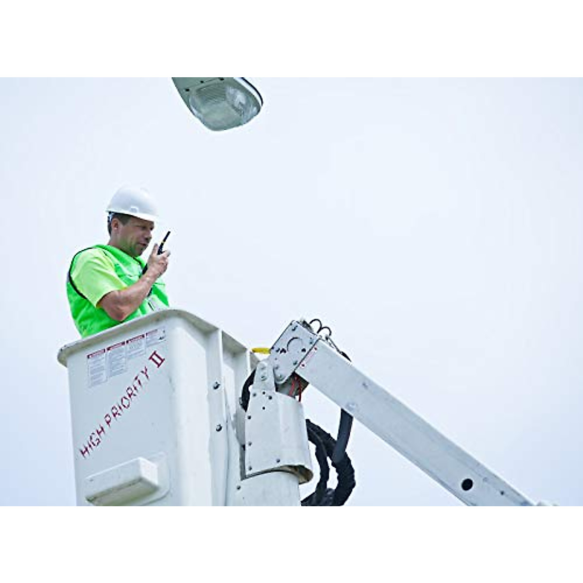 2 Pack of Motorola RDU4100 Business Two-Way Radios with 10 Channels / 4 Watts (UHF)