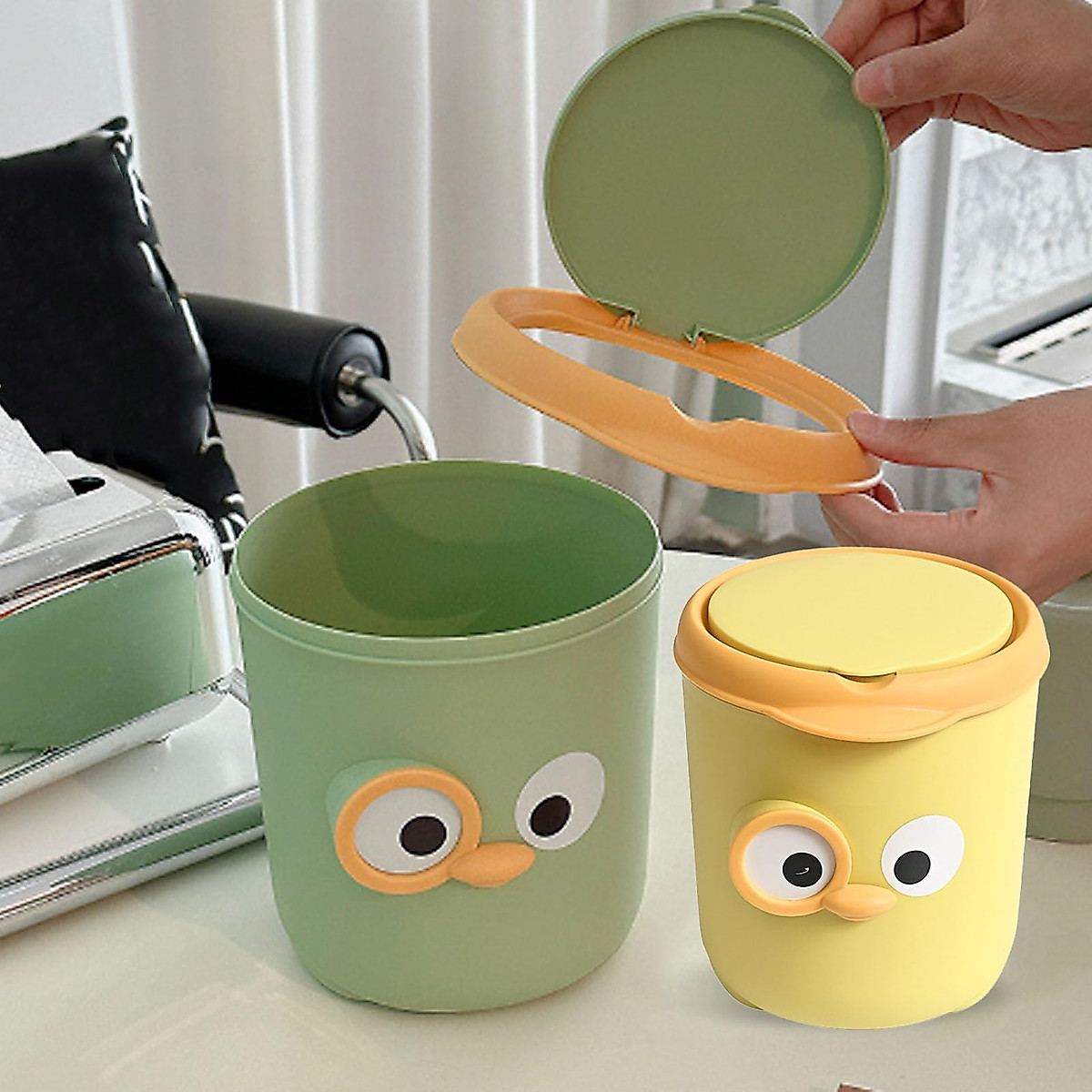 WOOXGEHM Plastic Mini Trash Can with Lid, Cute Cartoon Design, Small Desktop Trash Can for Home/Office/Kitchen/Dresser Desktop/Bedroom/Bathroom(Yellow)