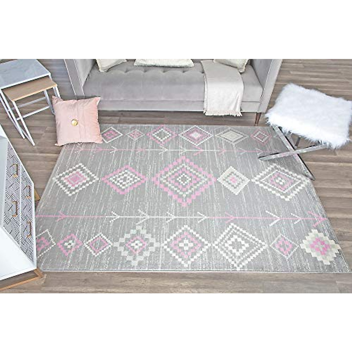 CosmoLiving by Cosmopolitan BR15E Native Blush Moroccan Tribal Area Rug 8'9" x 12'