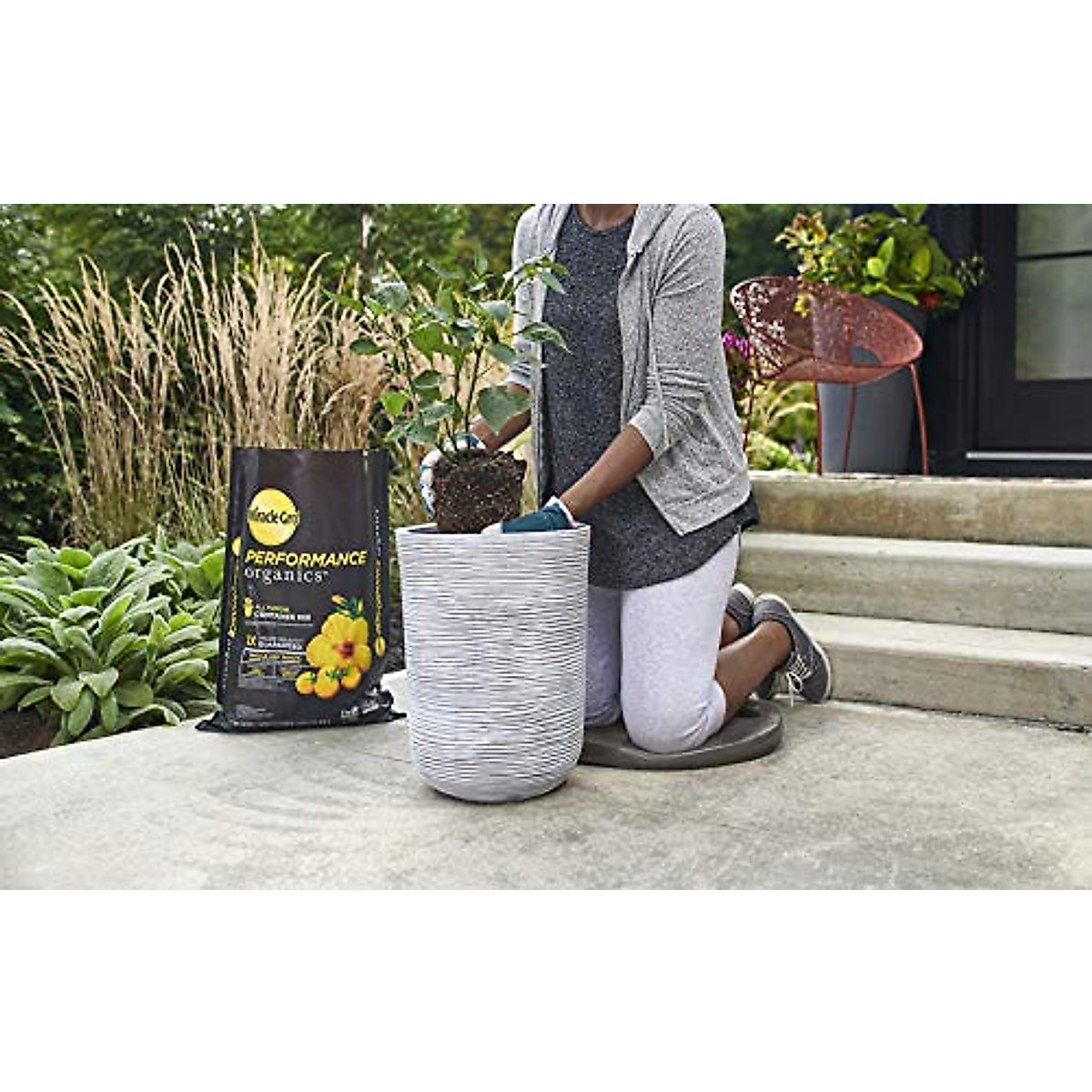 Miracle-Gro Performance Organics All Purpose Container Mix, 16 qt. - Organic, All Natural Plant Soil - Feed for up to 3 Months - All-Purpose Formula for Vegetables, Flowers and Herbs