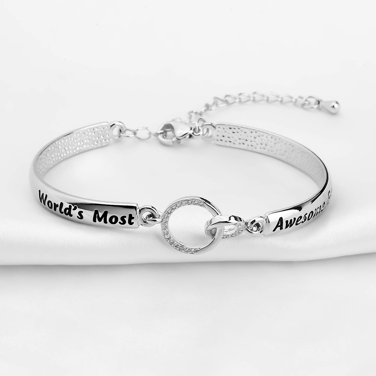 UJIMS Estheticians Appreciation Gifts Funny Esthetician Keychain World’s Most Awesome Esthetician Jewelry for Beautician Makeup Artists (Esthetician Charm Bracelet)