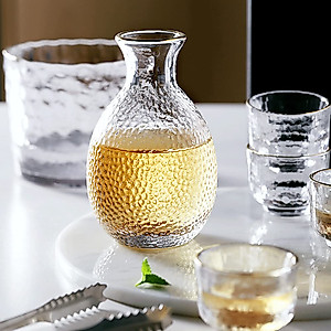 BOLLAER Sake Pot Set, Japanese Cold Sake Glasses, Clear Unique Trendy Floating Design, 1 Sake Carafe Bottle 1 Sake Tank and 4 Saki Cups for Cold/Warm/Hot Sake, Birthday Housewarming Gift Set