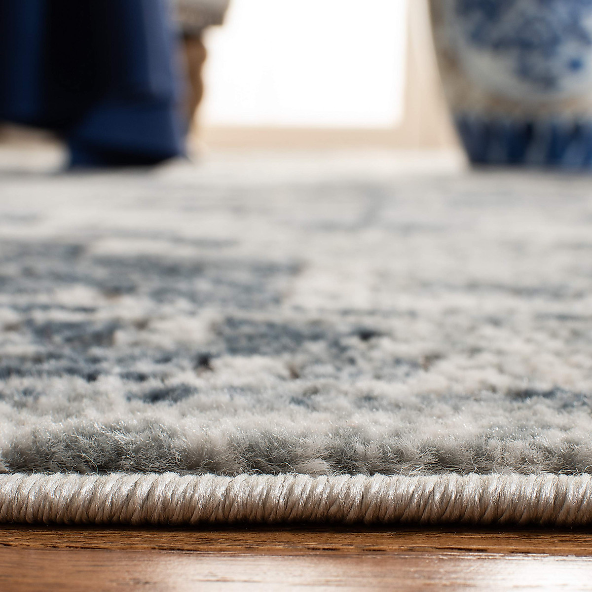 MARTHA STEWART x SAFAVIEH 9' x 12' Navy/Ivory MSR883N Denver Traditional Medallion Non-Shedding Area Rug