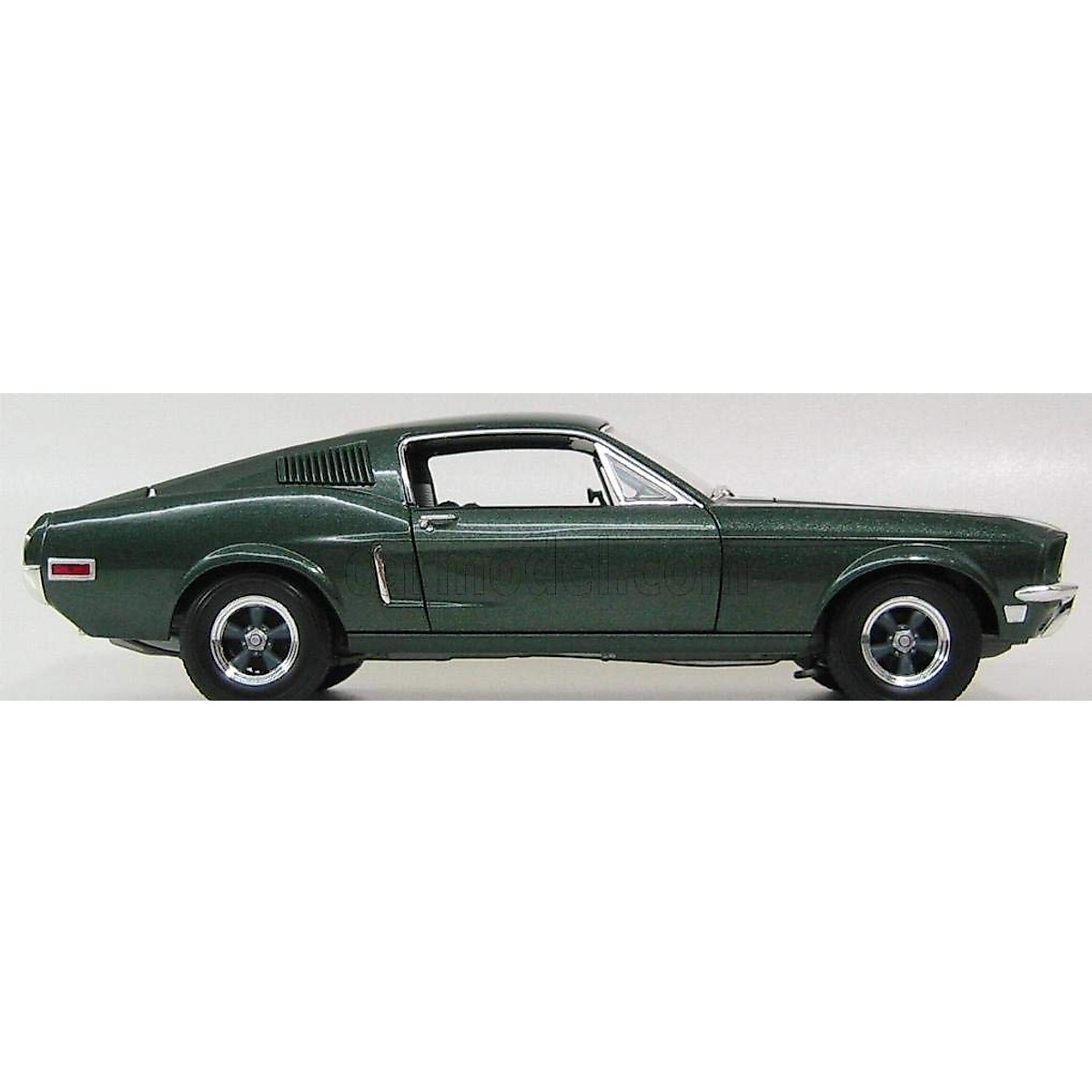 Greenlight 12822 Steve McQueen Bullitt 1968 Ford Mustang GT Hard Top 1/18 Scale Diecast