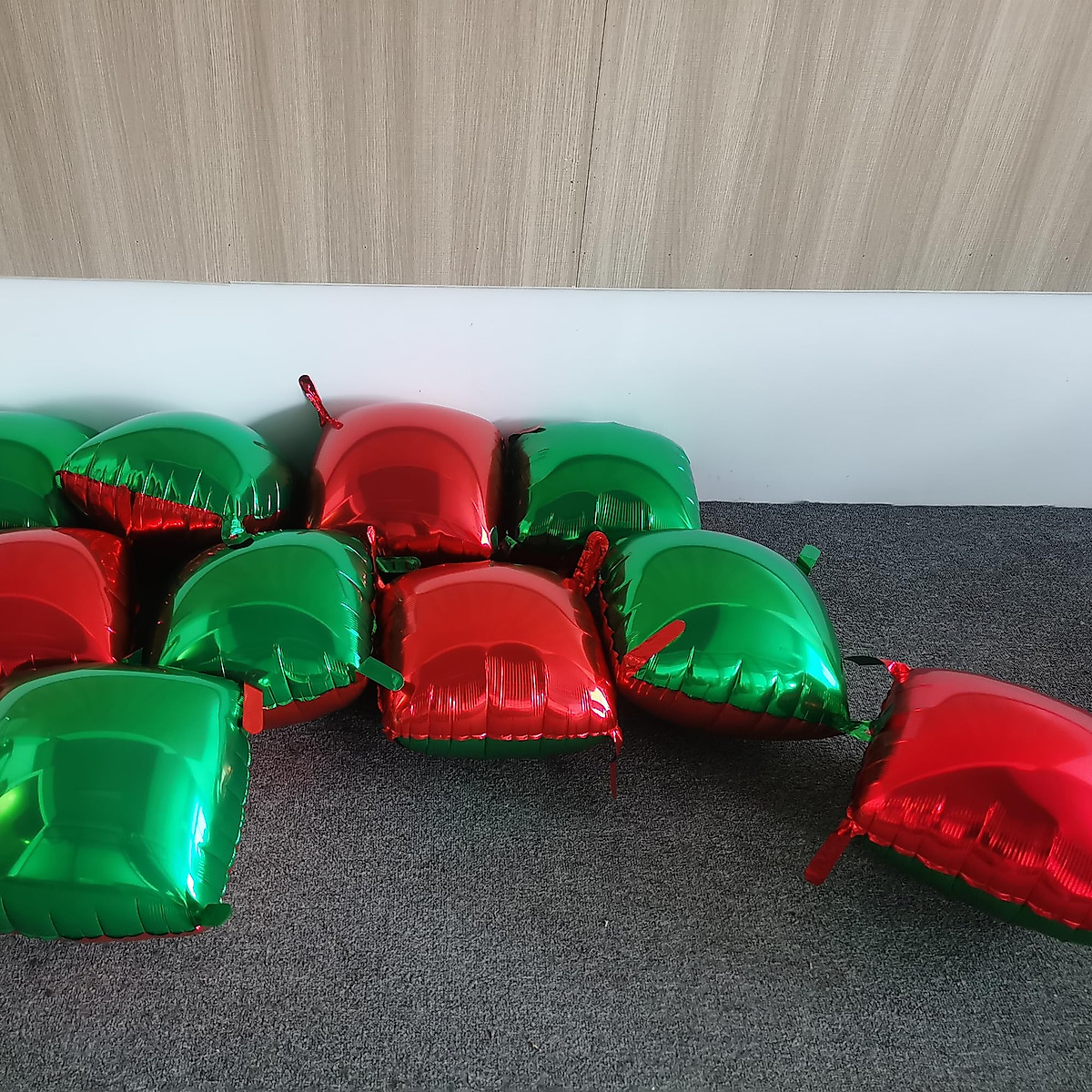 【50pcs】Balloon Arch Kit for Christmas Square Foil Balloons Wall Party Decorations Wedding Balloons Backdrop Double Sided Mylar Balloon for Anniversary Bachelorette Birthday Engagement Red and Green