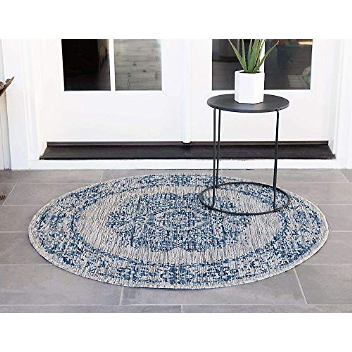 Unique Loom Outdoor Traditional Collection Area Rug - Timeworn (5' 3" Round, Blue/ Gray)