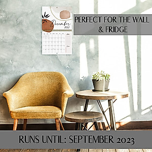 Aesthetic Wall Calendar in Abstract Art Design - Runs Until December 2023 - The Perfect Monthly Calendar for Easy Planning - Incl. 2022