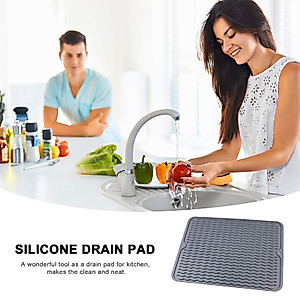 Hemoton 1pc Silicone Draining Mat countertop Dish Silicone Utensils Kitchen mat Silicone trivets Drain mat pad Silicone Drying mat Kitchen Dish Drying Mat Ripple Dish mat