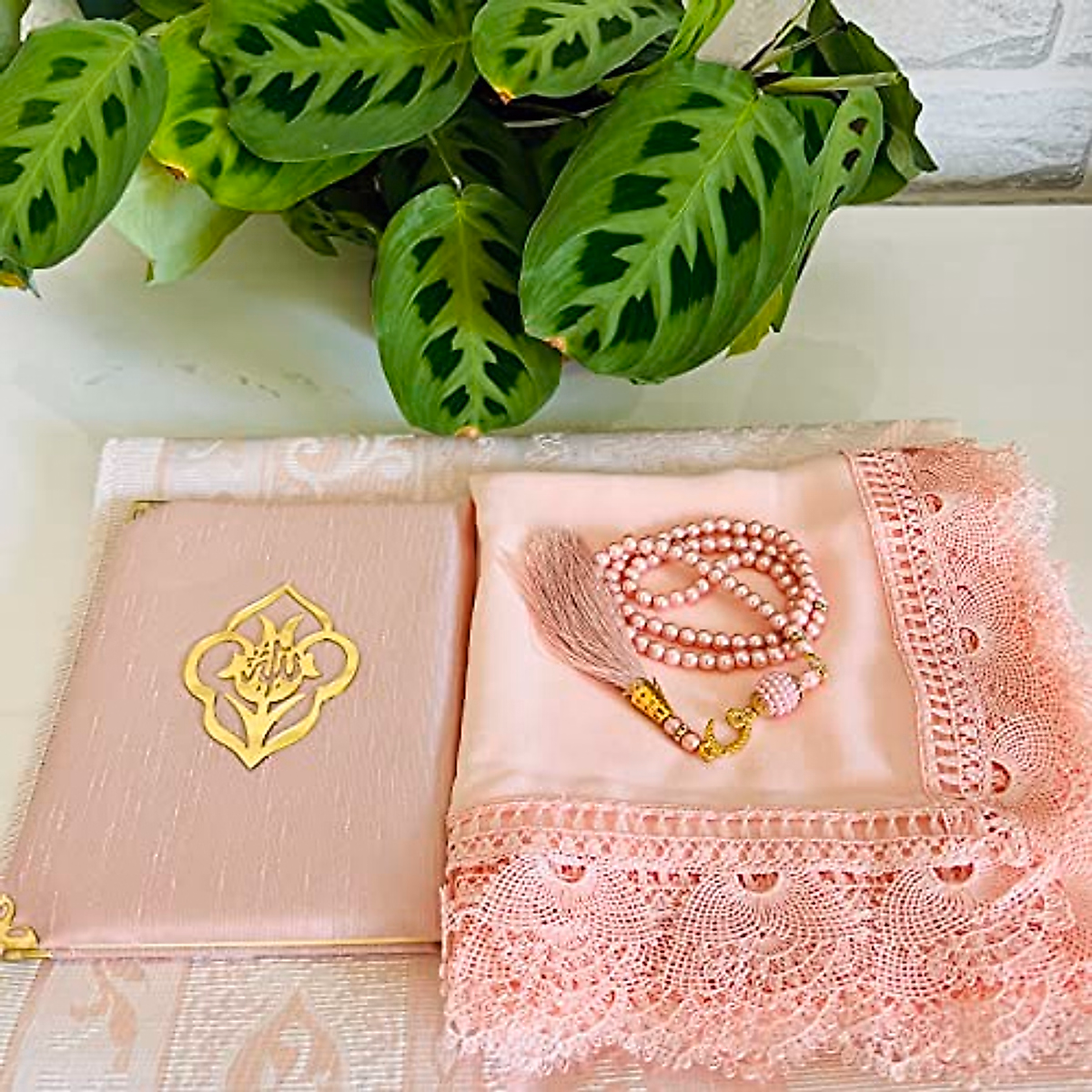 Muslim Prayer Rug, Yaseen Surah Pocket-Size Book & Prayer Beads, Perfect Islamic Gift I Mawlid Gift I Suitable for Women,Kids I Soft Islamic Rug | Islamic Ramadan Eid Gifts, (Pink)