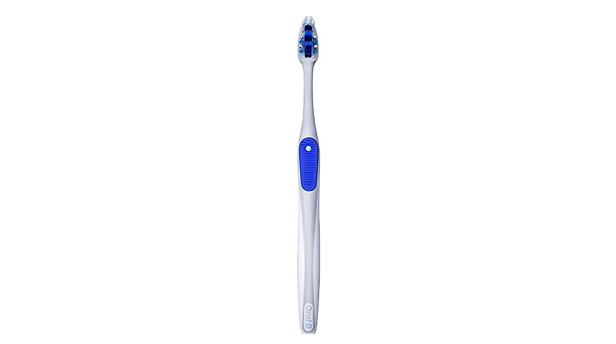 Oral-B CrossAction Toothbrush Pack of 4 - Superior Clean