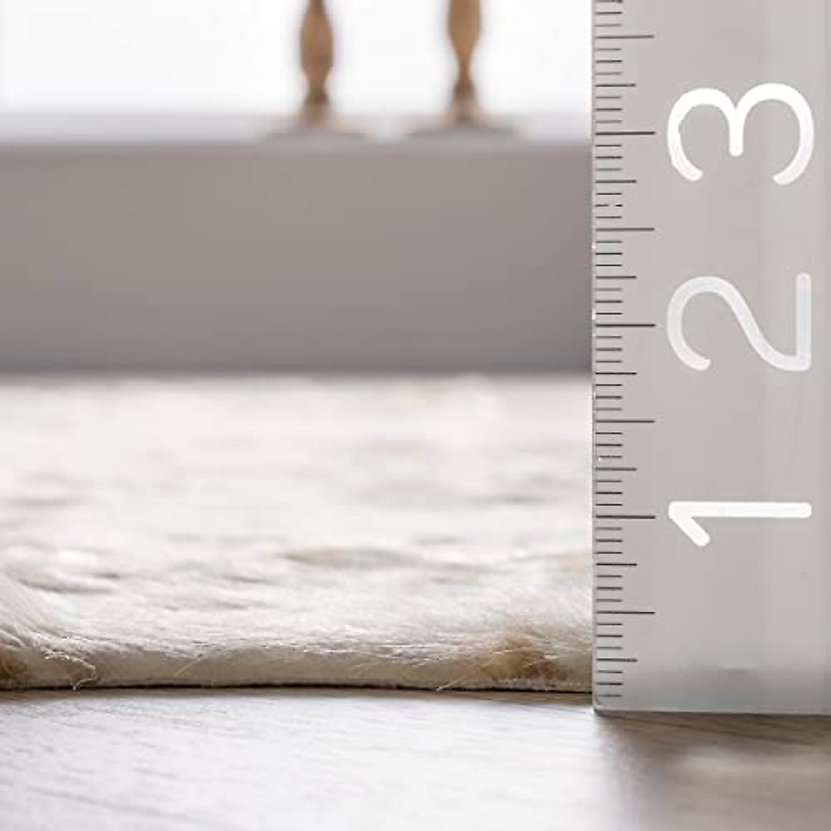 nuLOOM Iraida Contemporary Faux Cowhide Area Rug, 5' x 6' 7", Off-white